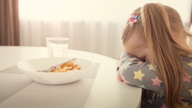how to get your child to sit at the table (and stay!)